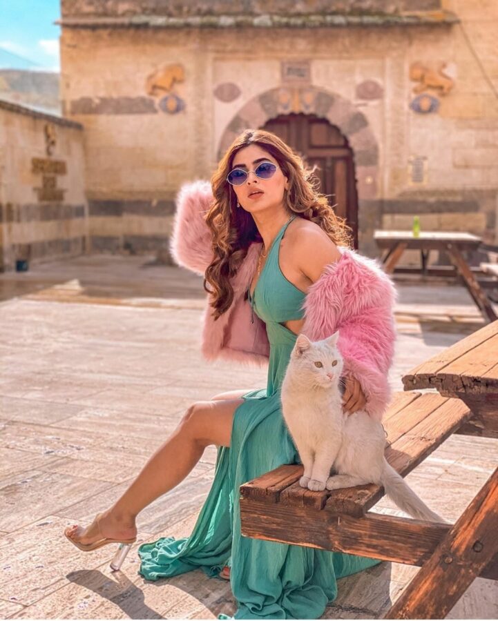 Karishma Sharma Age, Photos, Biography, wiki, height & family