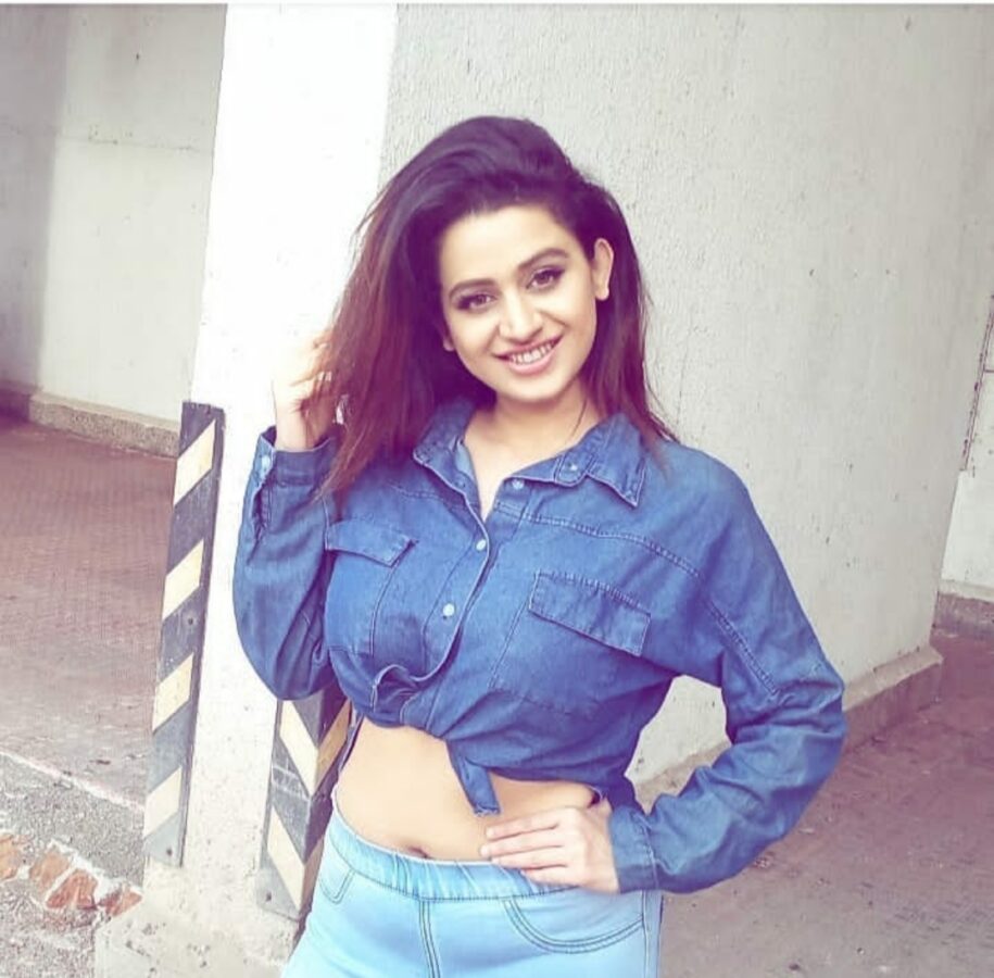 Kenisha Awasthi Biography, Wiki, Age, Height, Details, About, Photos