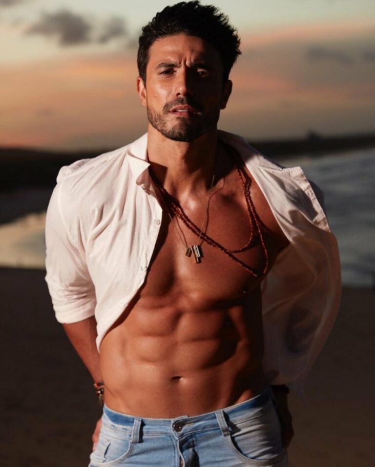 Lucas Gil Info, Details, Biography, Age, Height, Wiki, Bio, Girlfriend ...