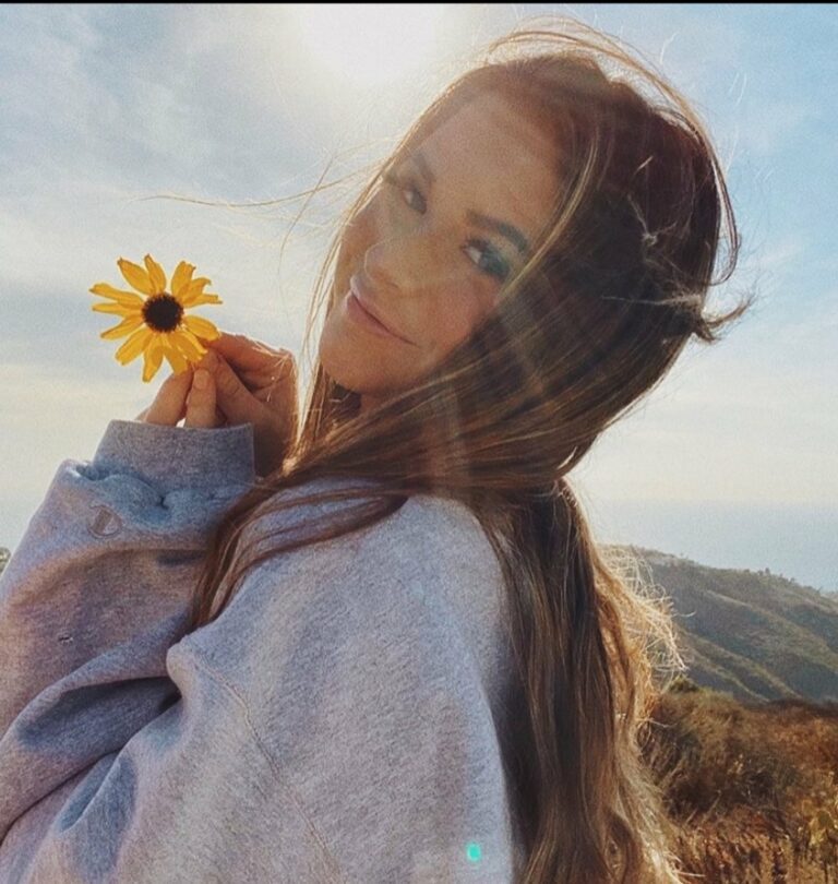 Model Emily Elizabeth Biography, Age, Wiki, Bio, Info, Details, Birthday