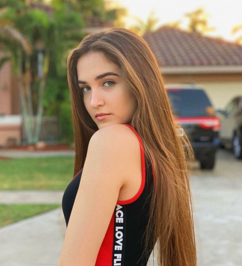 Melissa Parra (MELY) Model, Biography, Age, Wiki, Height, Bio, Info