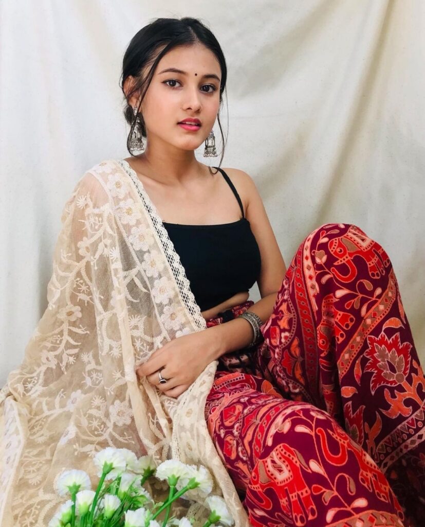 Aayushi Verma Wiki, Age, Biography, Height, Info, Boyfriend, Family